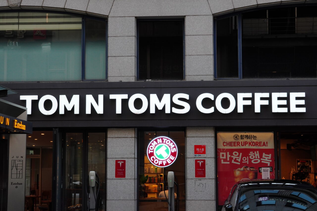 TOM N TOMS COFFEE 탐앤탐스 アックジョン本店｜本店の旅